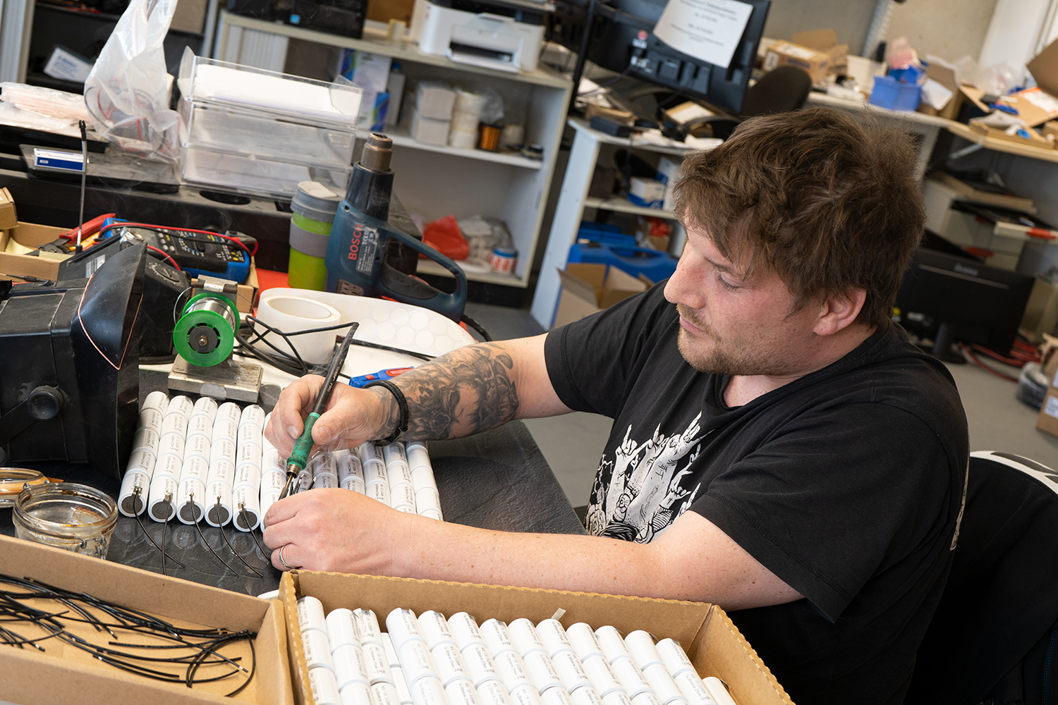 Customised assembly of battery & rechargeable battery packs